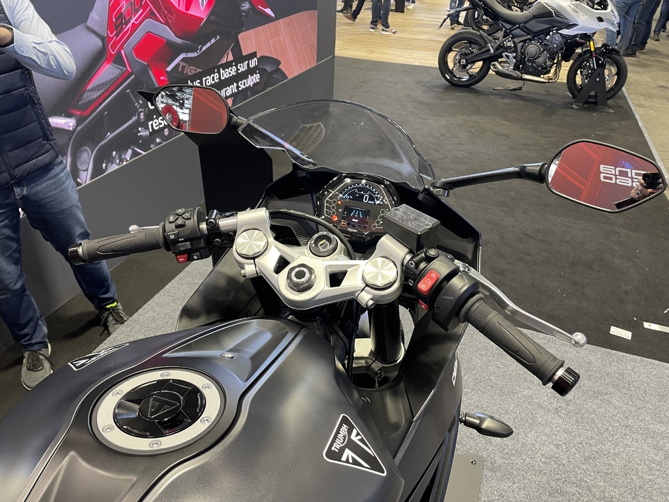 Triumph Daytona 660 - Premier bain de foule - En direct du salon de Lyon