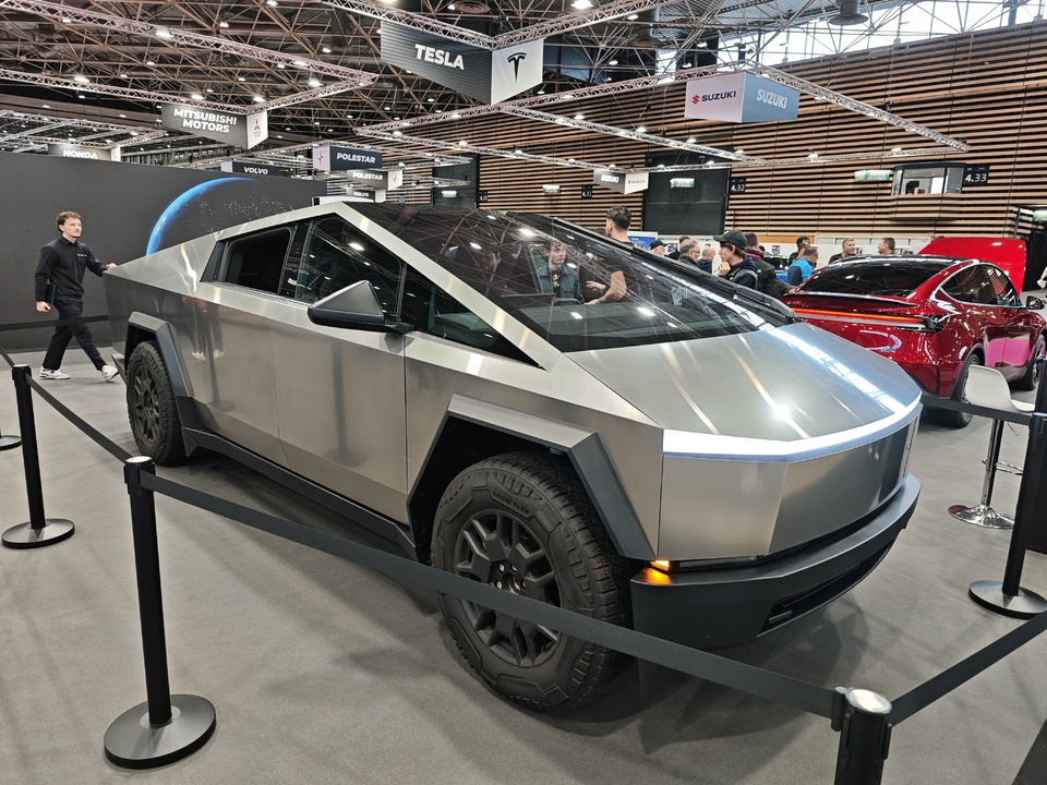 Model Y Performance et Cybertruck en vedette sur le stand Tesla au ...