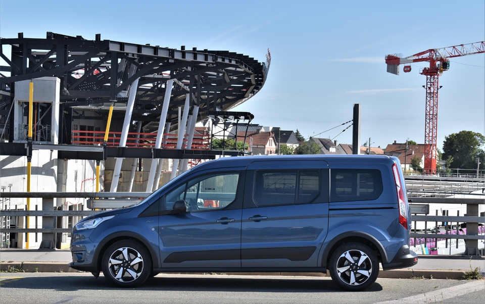 Essai - Ford Transit Connect Kombi Flexifuel (2022) : comment consommer ...