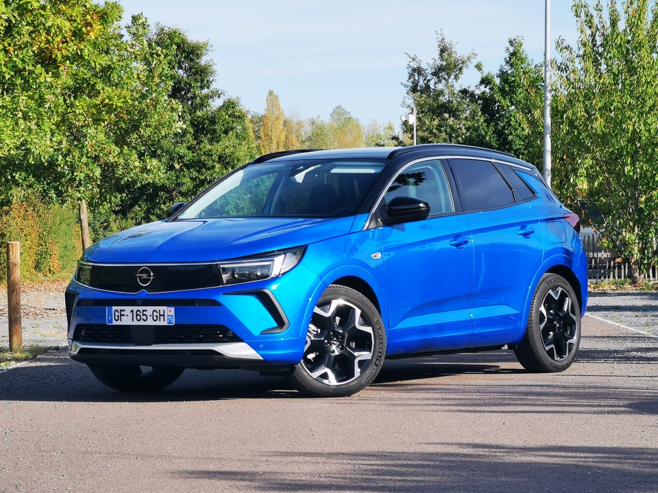Essai - Opel Grandland Hybrid4 300 PHEV : que vaut le plus cher et ...