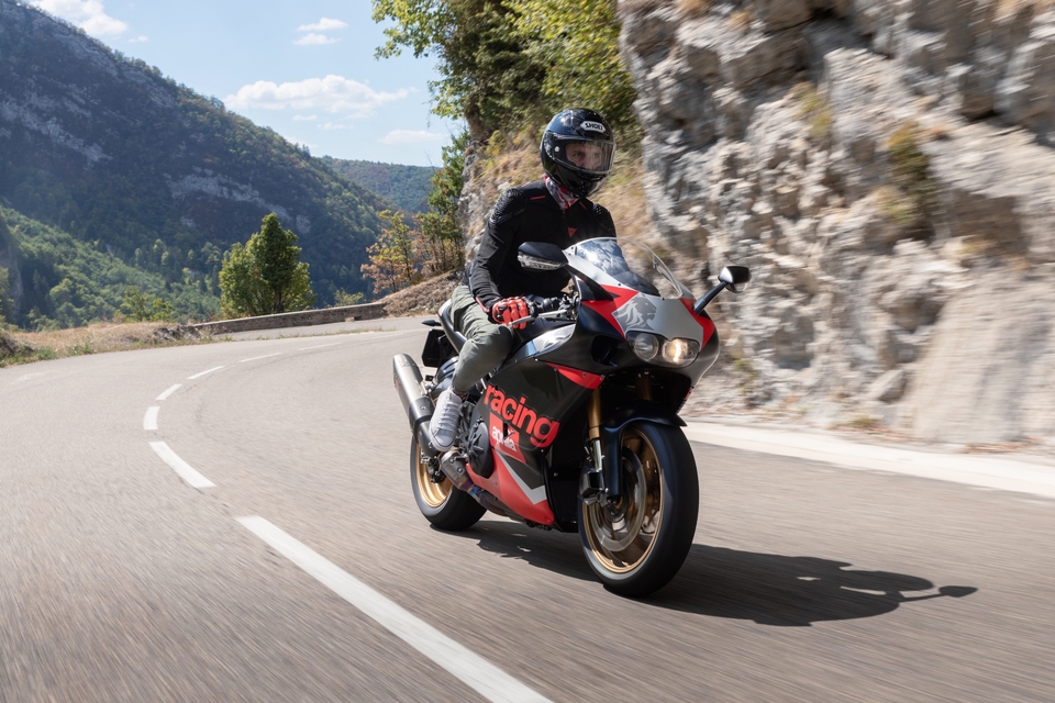 Il transforme son Aprilia RSV4 en une RS 250
