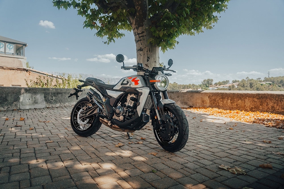 Le roadster Zontes 350 GK disponible en France