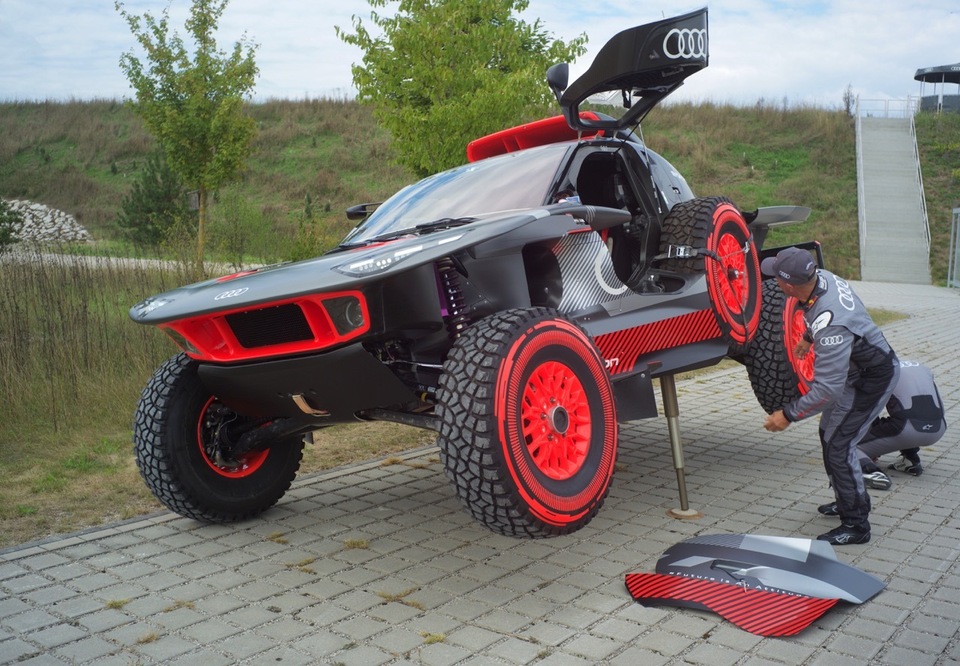 L'Audi RS Q e-tron E2 du Dakar : le vaisseau électrique du désert retente sa chance