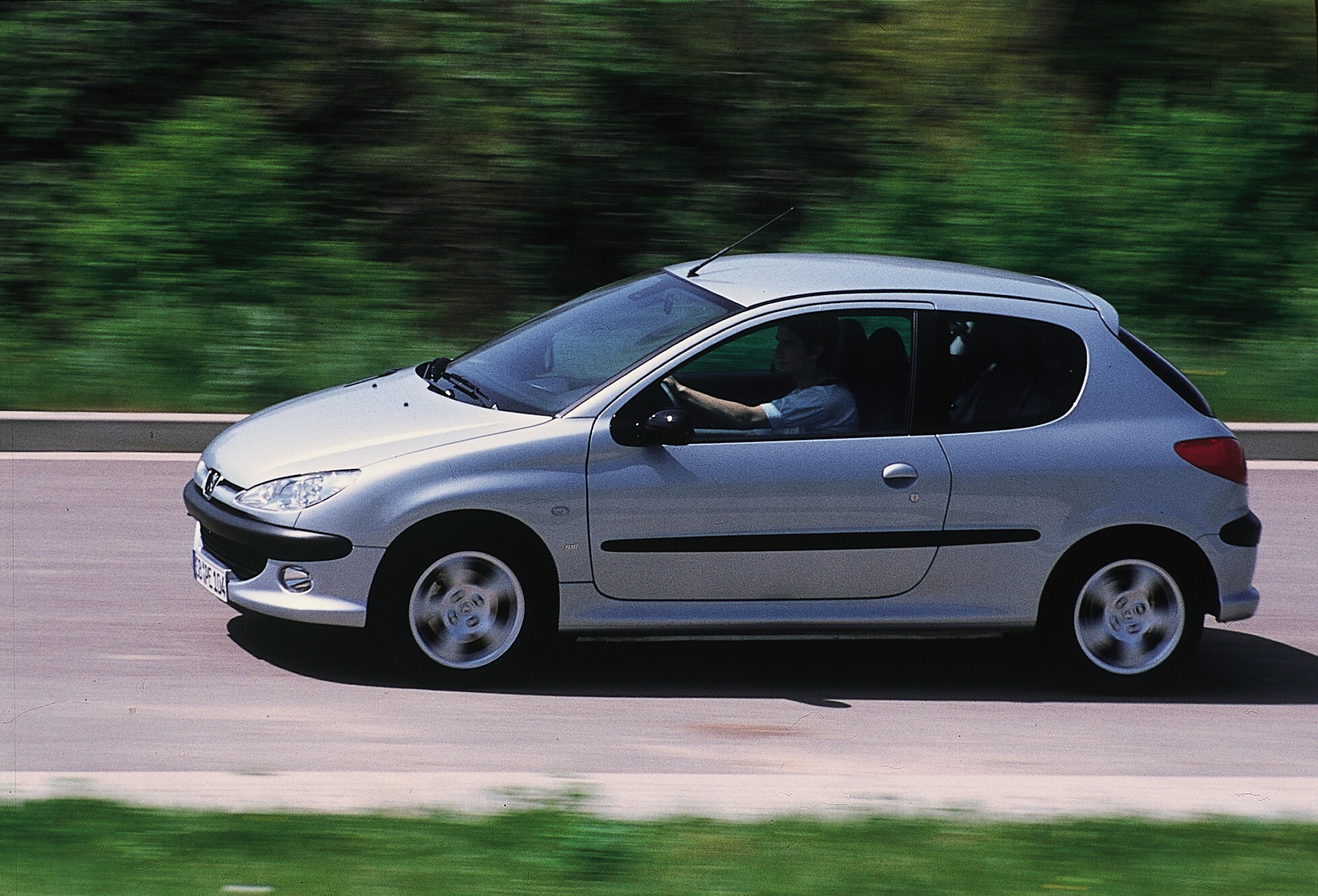 Peugeot 206 S16 vs Peugeot 207 THP 150, la plus récente est-elle le ...