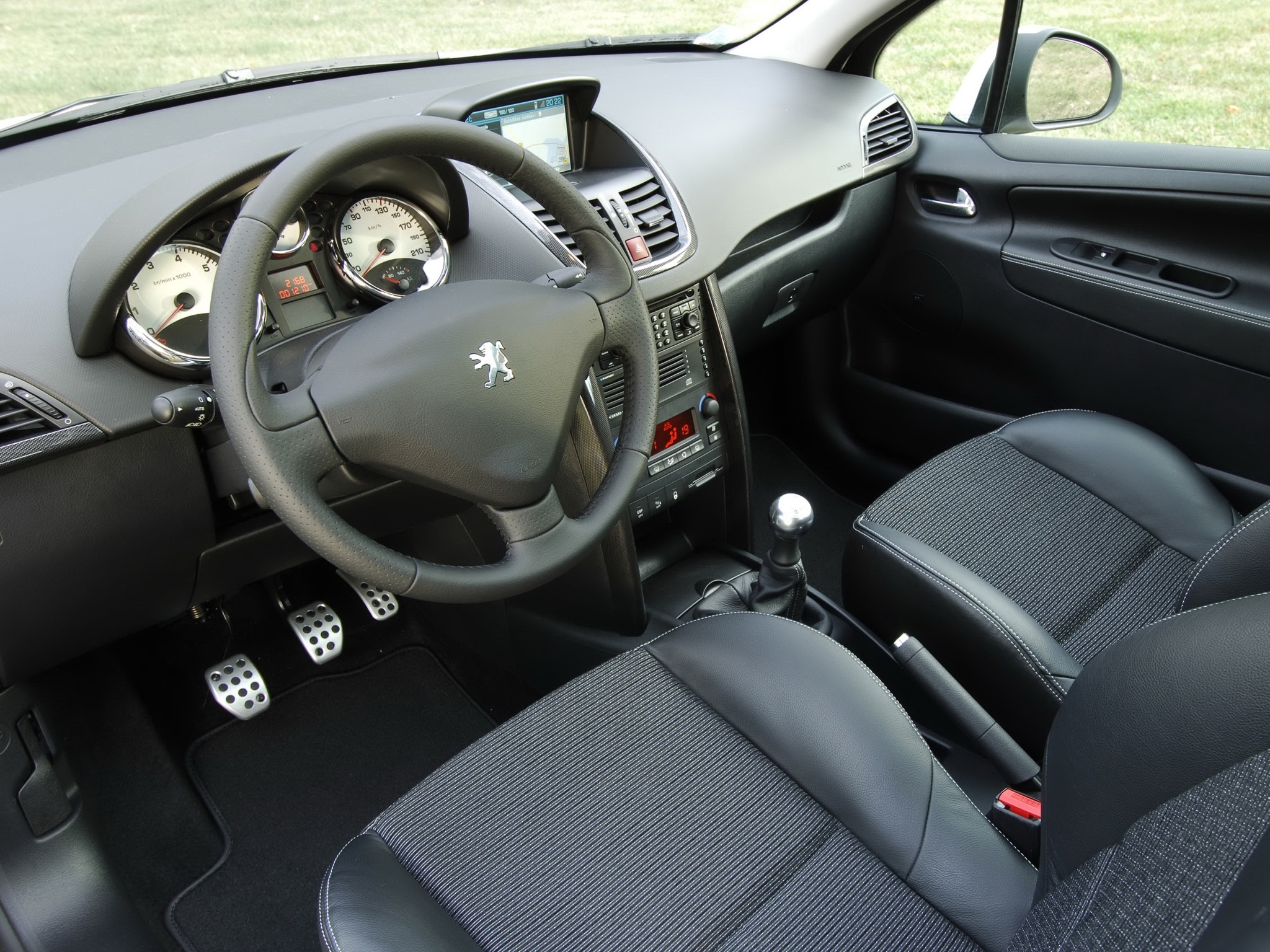 Peugeot 206 S16 vs Peugeot 207 THP 150, la plus récente est-elle le ...