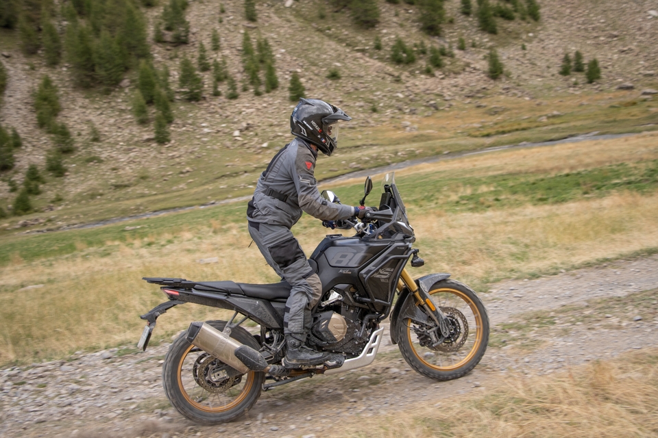 La Voge 800 DS Rally est au niveau de la Yamaha Ténéré, tout en étant ...