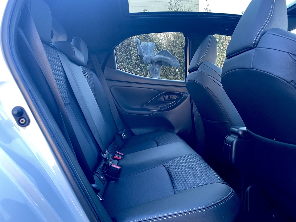 Mazda 2 Hybrid (2024) : le clone de la Toyota Yaris se "repiffe ...