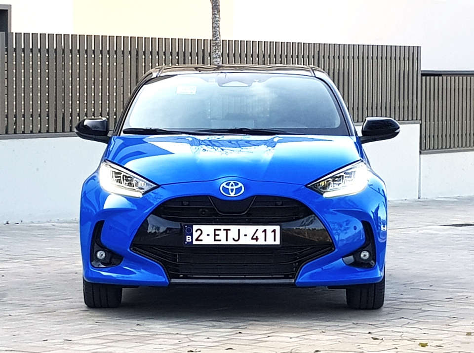 Mazda 2 Hybrid (2024) : le clone de la Toyota Yaris se "repiffe" ! (Essai vidéo)