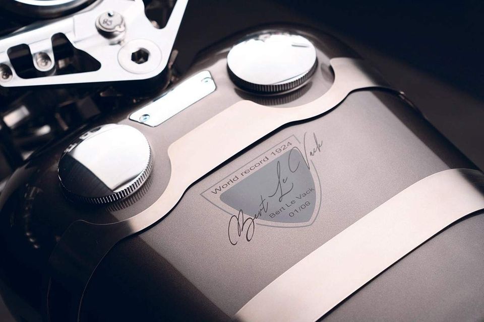 Brough Superior rend hommage à Bert Le Vack