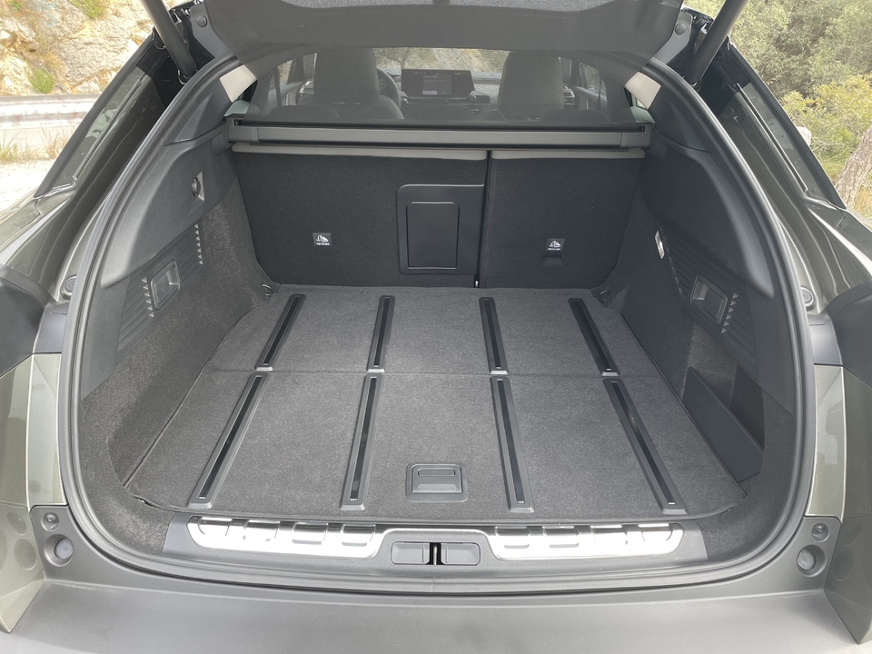 Peugeot 408 VS Citroën C5X - Les matchs du Mondial de Paris 2022