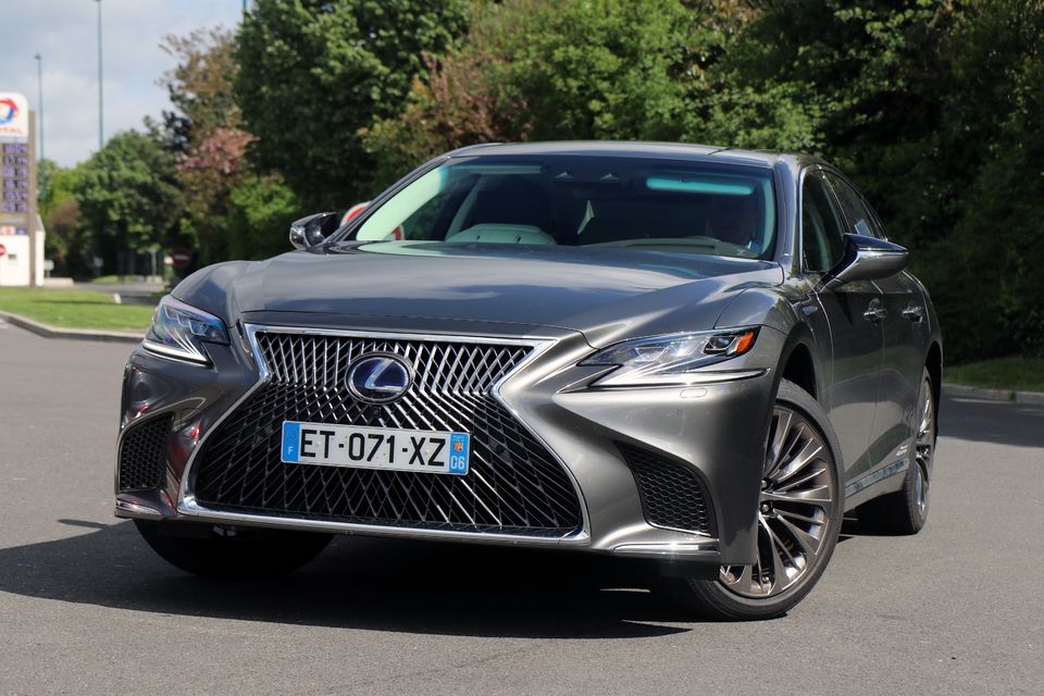 Le luxe à la Lexus : voyage avec chauffeur, petits fours, et reveal de ...