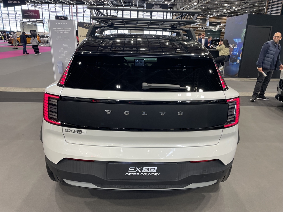 Le Volvo EX30 Cross Country est un faux rustique - En direct du salon ...