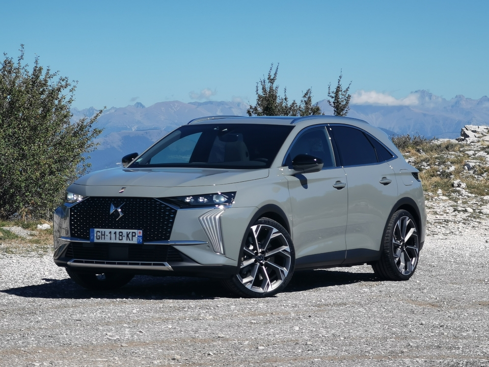 Essai - DS 7 restylé (2022) E-Tense 4x4 360 : le premium sportif à la ...