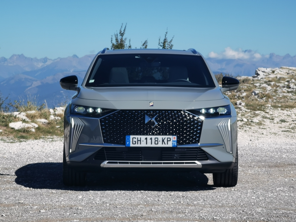 Essai - DS 7 restylé (2022) E-Tense 4x4 360 : le premium sportif à la ...