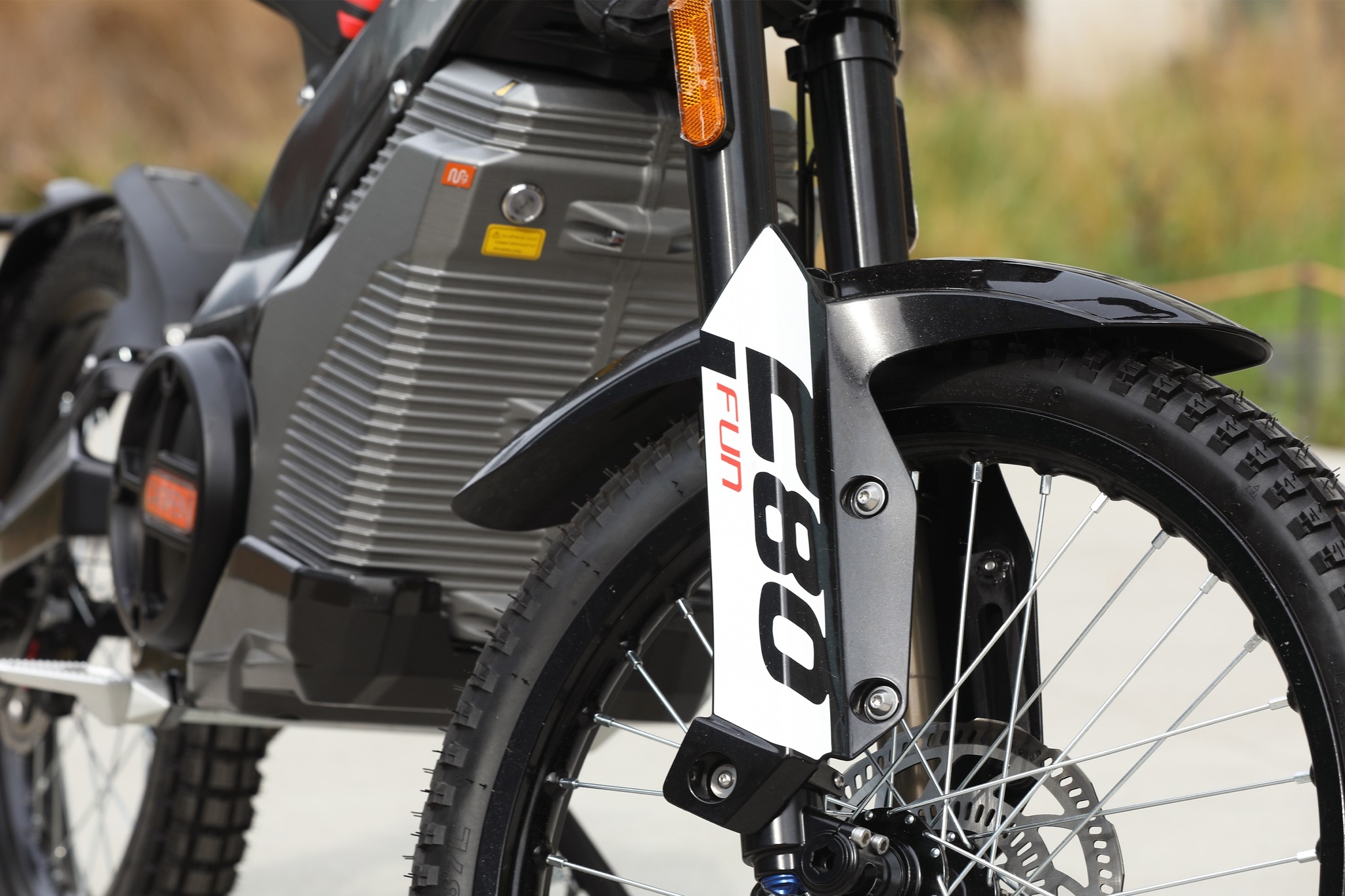 La moto électrique Caofen F80 arrive enfin en France