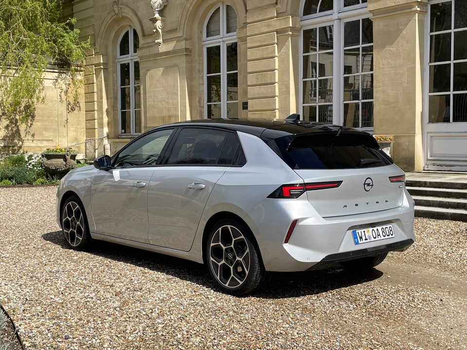 Opel Astra Hybrid 136 (2024) : l'essence au prix du diesel (Essai)
