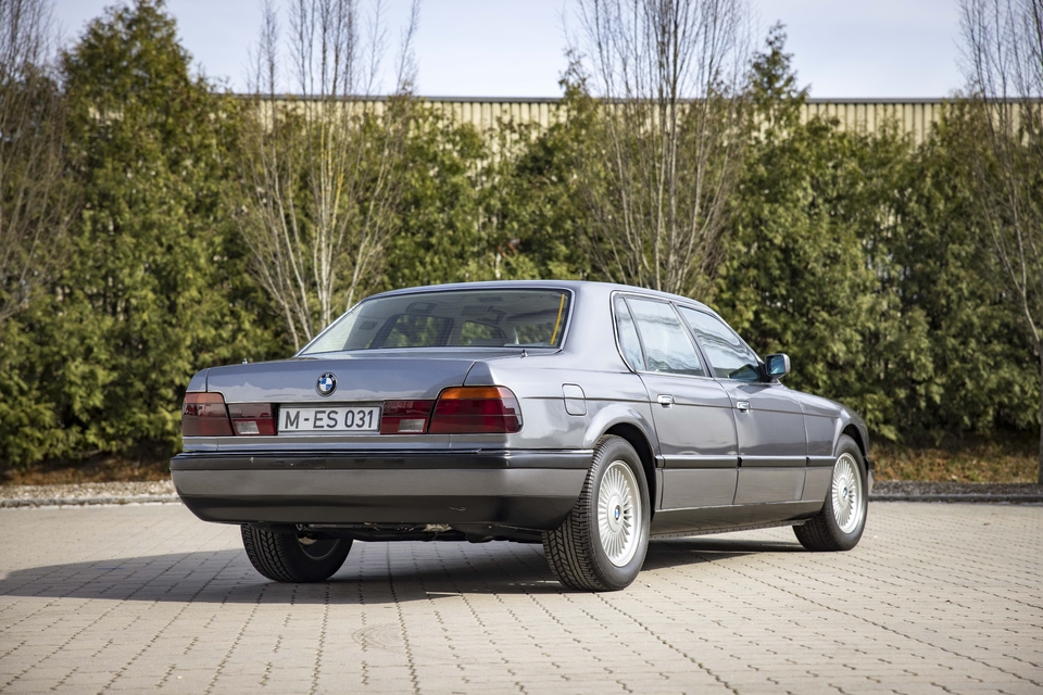 Un proto de BMW Série 7 à moteur V16 exhumé après 34 ans