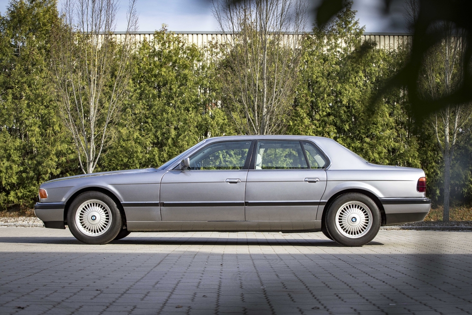 Un proto de BMW Série 7 à moteur V16 exhumé après 34 ans