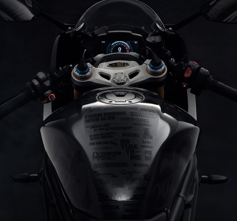 Salon Intermot de Cologne 2022 : une Triumph Speed Triple RR James Bond limitée à seulement 60 ...