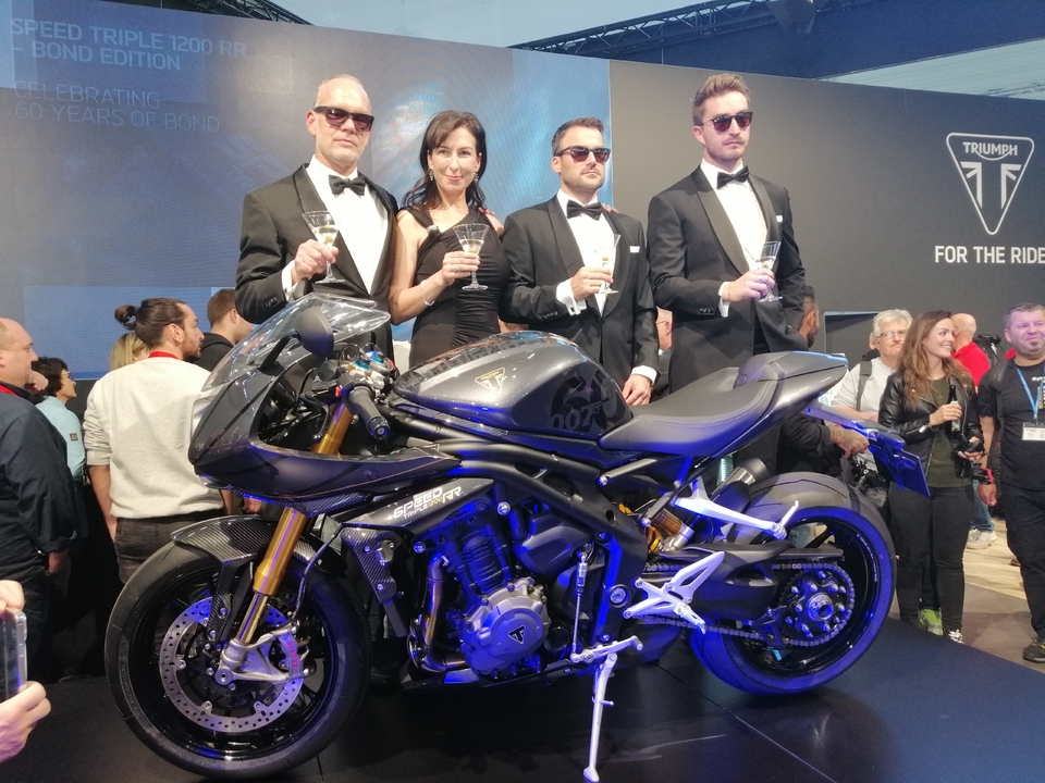 Salon Intermot de Cologne 2022 : une Triumph Speed Triple RR James Bond ...