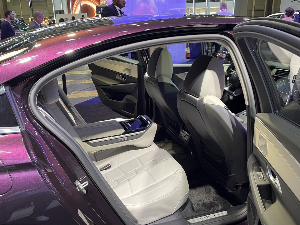 En direct du Mondial de l'Auto 2022 - DS 9 Opéra Première, le luxe ...