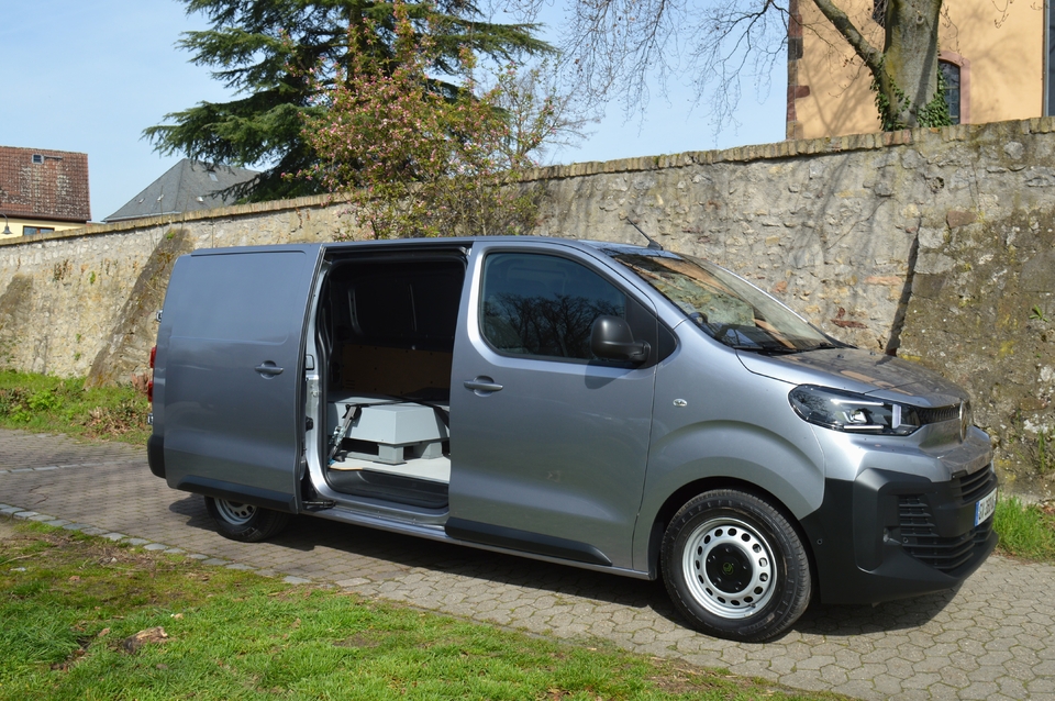 Citroën ë-Jumpy (2024) : un peu mieux et toujours aussi cher (Essai)