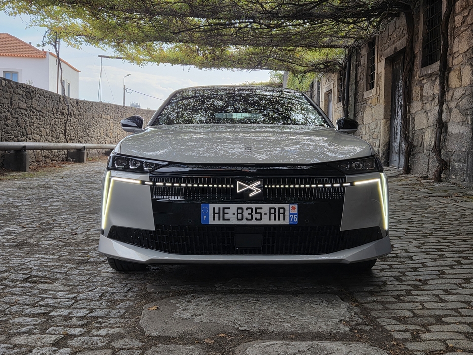Prendre le volant de la DS n°4 E-Tense est-il une expérience intense
