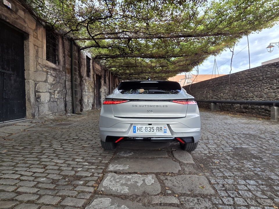 Prendre le volant de la DS n°4 E-Tense est-il une expérience intense
