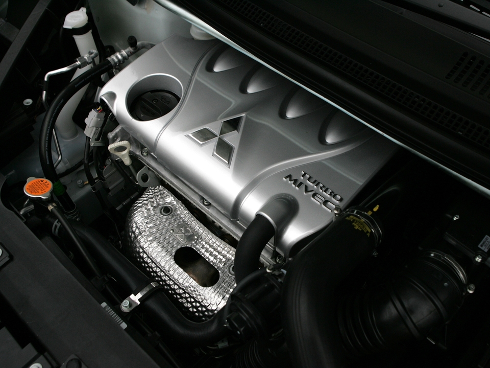 Mitsubishi Colt CZT/Ralliart (2004 – 2011), une petite rageuse à l ...