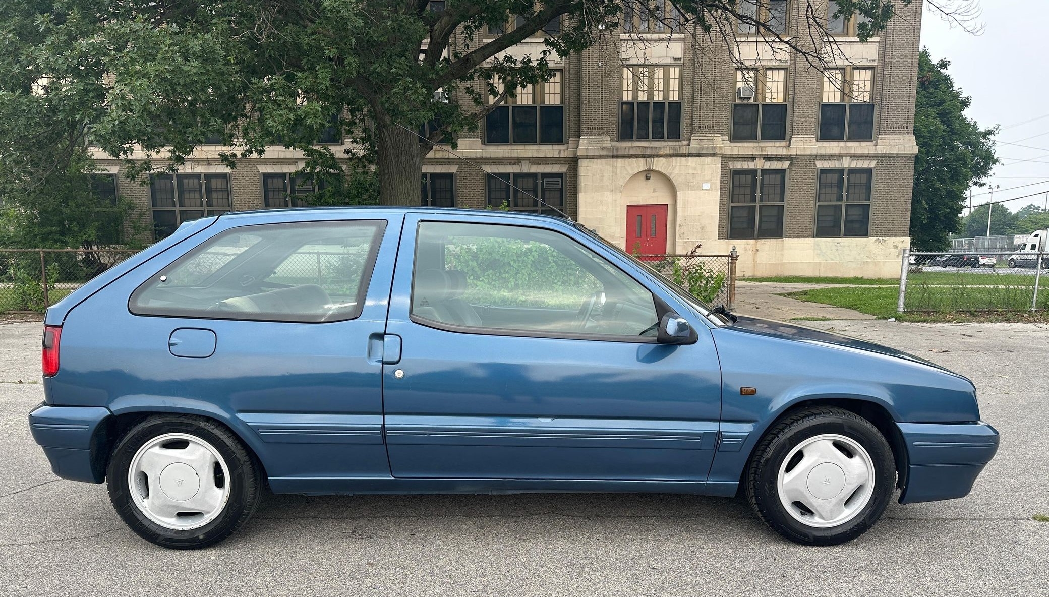 Citroën ZX Volcane vs VW Golf III GTI, duel de compactes sportives ...