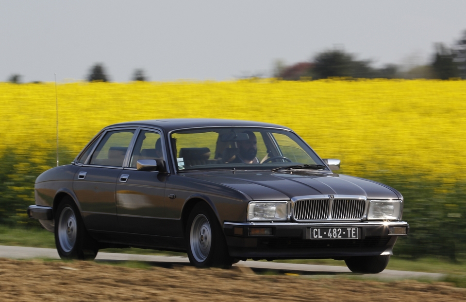 Jaguar XJ6 3.6 vs Mercedes-Benz 300 SE, le grand luxe dès 4 000