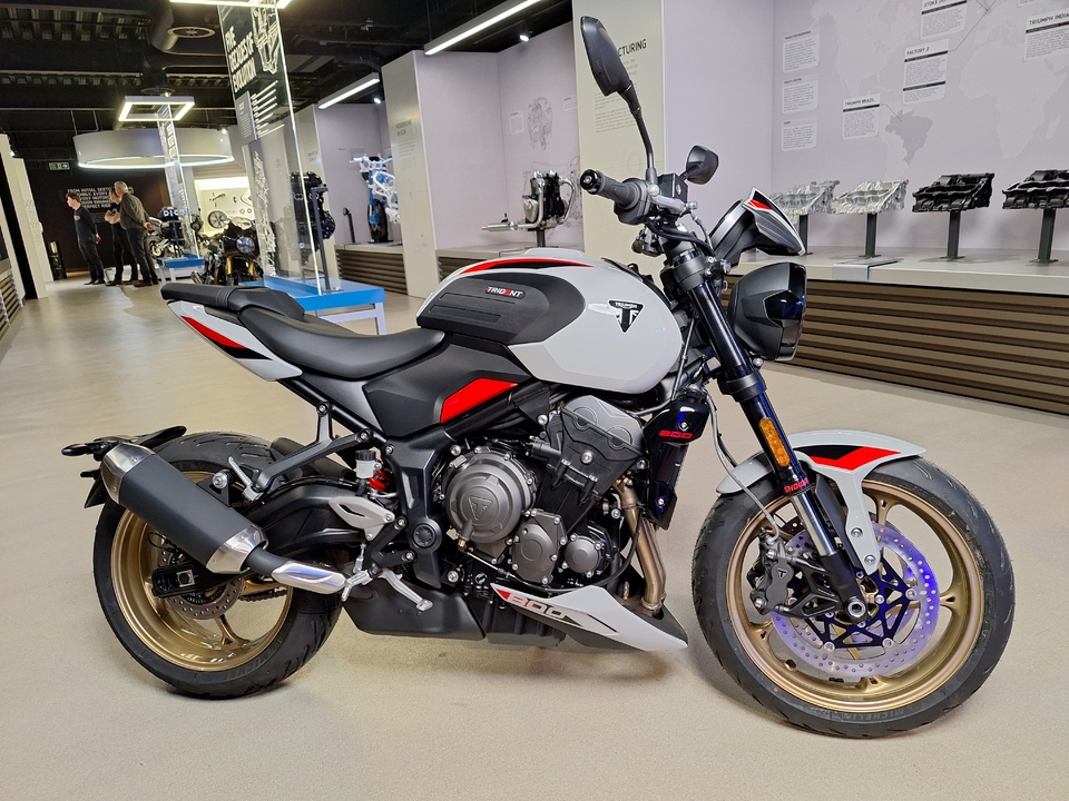 Triumph frappe fort avec une nouvelle Trident 800 à moins de 10 000 euros