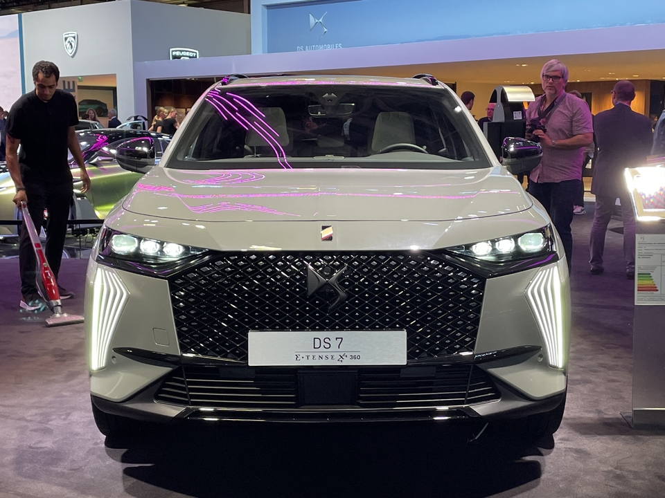 Vidéo en direct du Mondial de l'Auto 2022 - DS 7 : une domination à confirmer