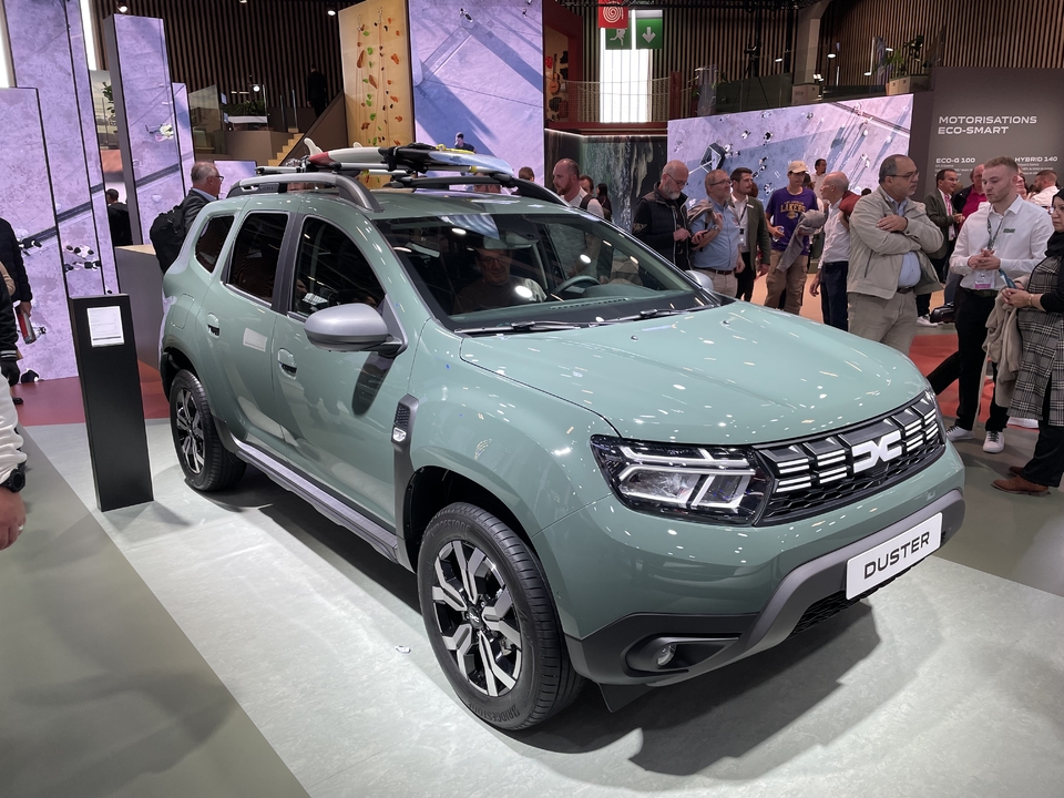 En direct du Mondial de l'Auto : focus sur le Dacia Duster