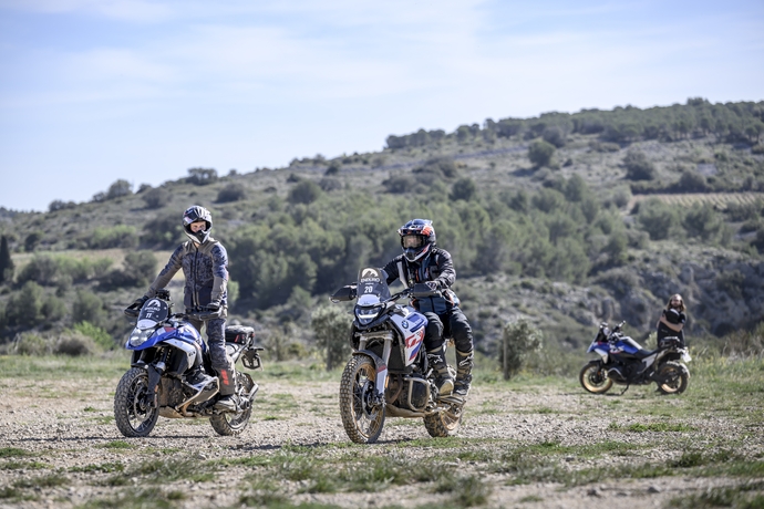 Comparatif off road – BMW R 1300 GS VS BMW F 900 GS : l'avis de la ...