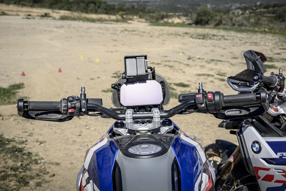 Comparatif off road – BMW R 1300 GS VS BMW F 900 GS : GS ou GS