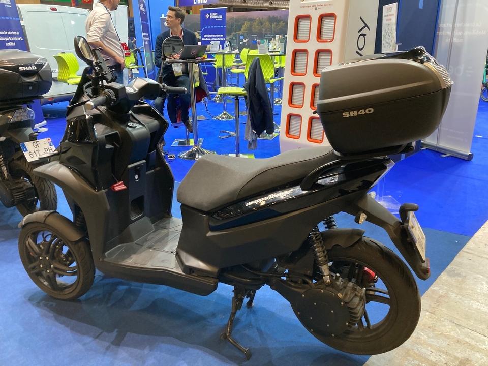 Zeway présente son premier scooter à trois roues électrique