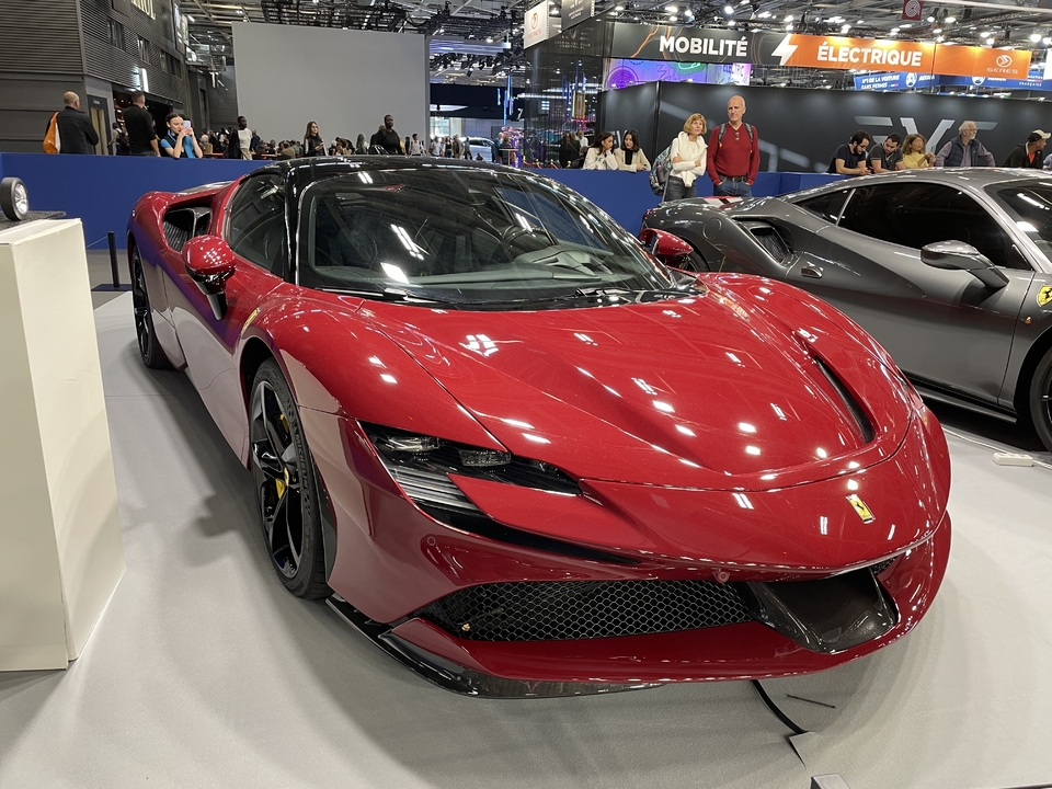 En direct du Mondial : les Ferrari du stand Perce-neige