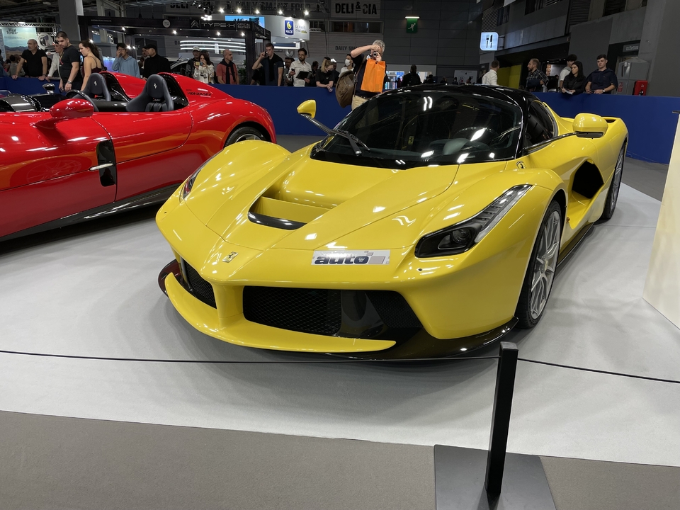 En direct du Mondial : les Ferrari du stand Perce-neige