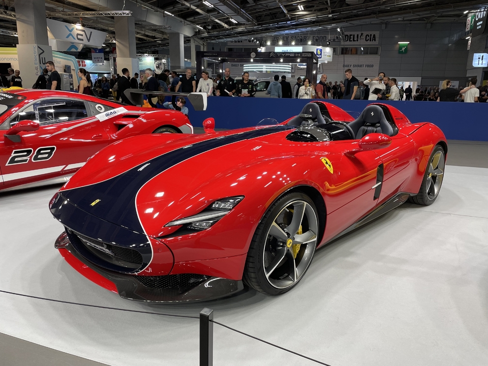 En direct du Mondial : les Ferrari du stand Perce-neige