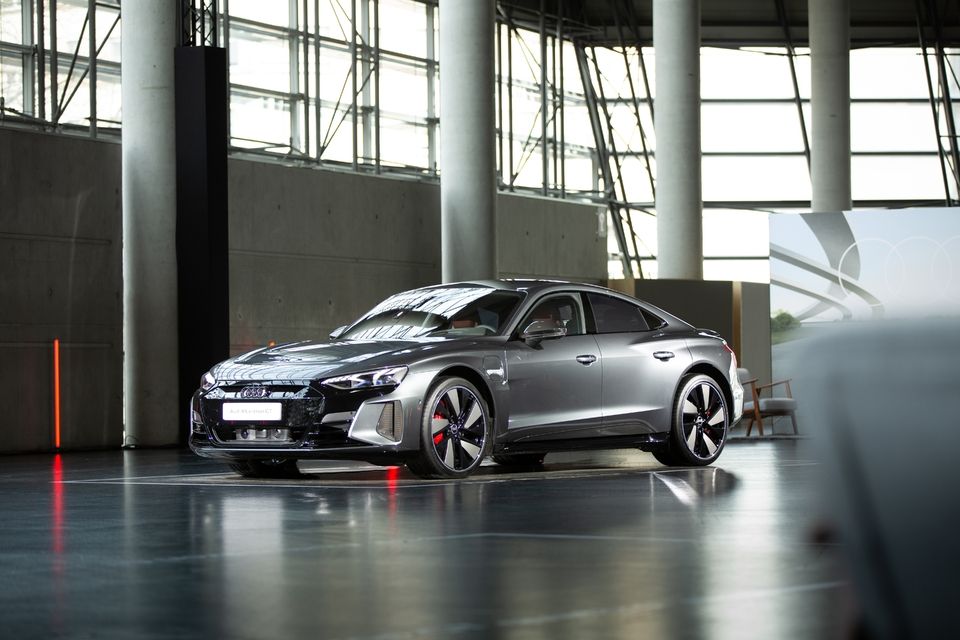 Audi e-tron GT et RS e-tron GT : émotion en électrons - Salon ...
