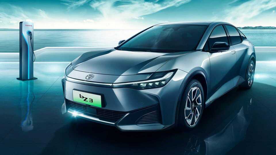 Toyota dévoile sa berline électrique BZ3