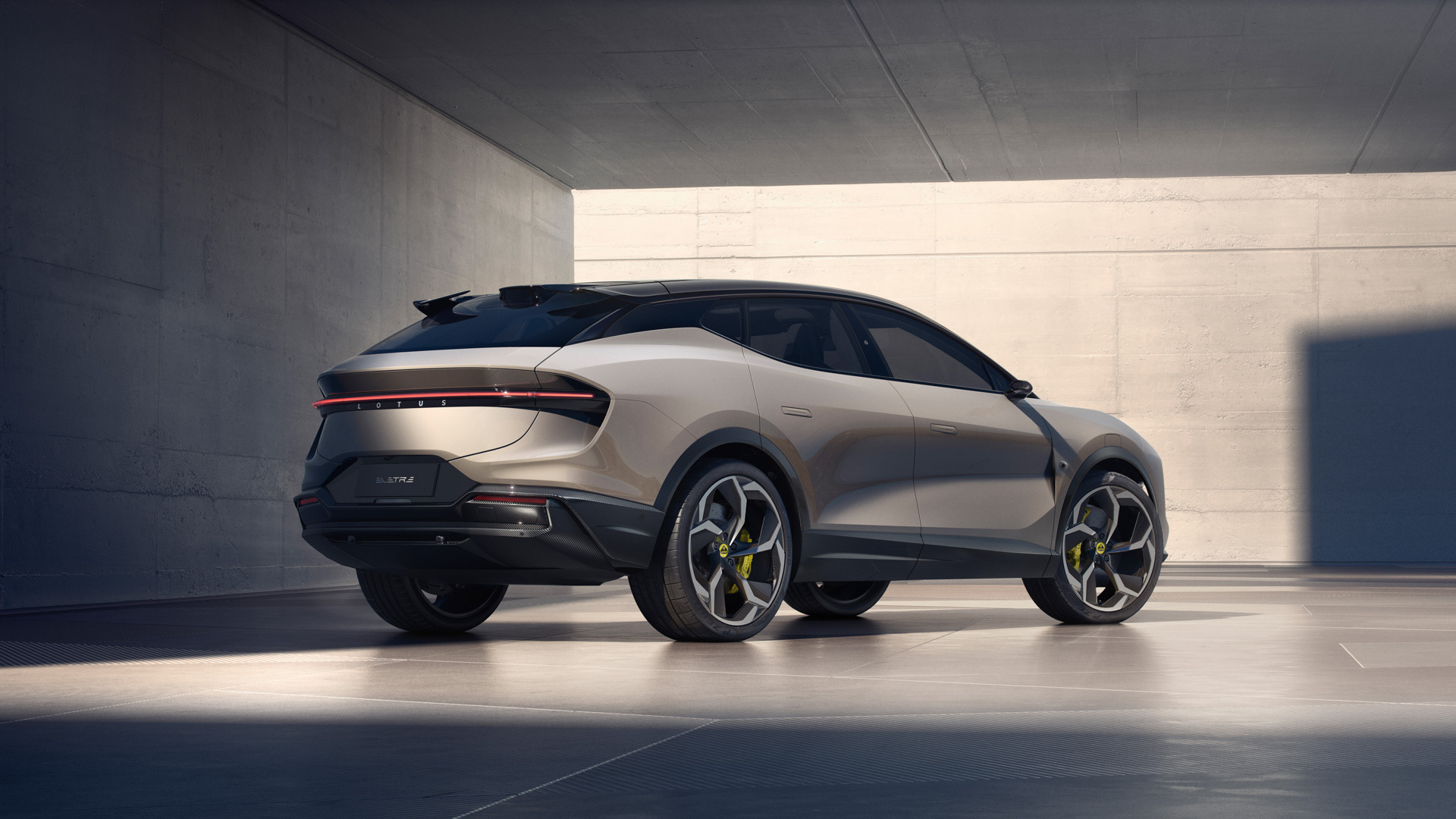 Lotus Eletre, un SUV électrique pour foudroyer Porsche