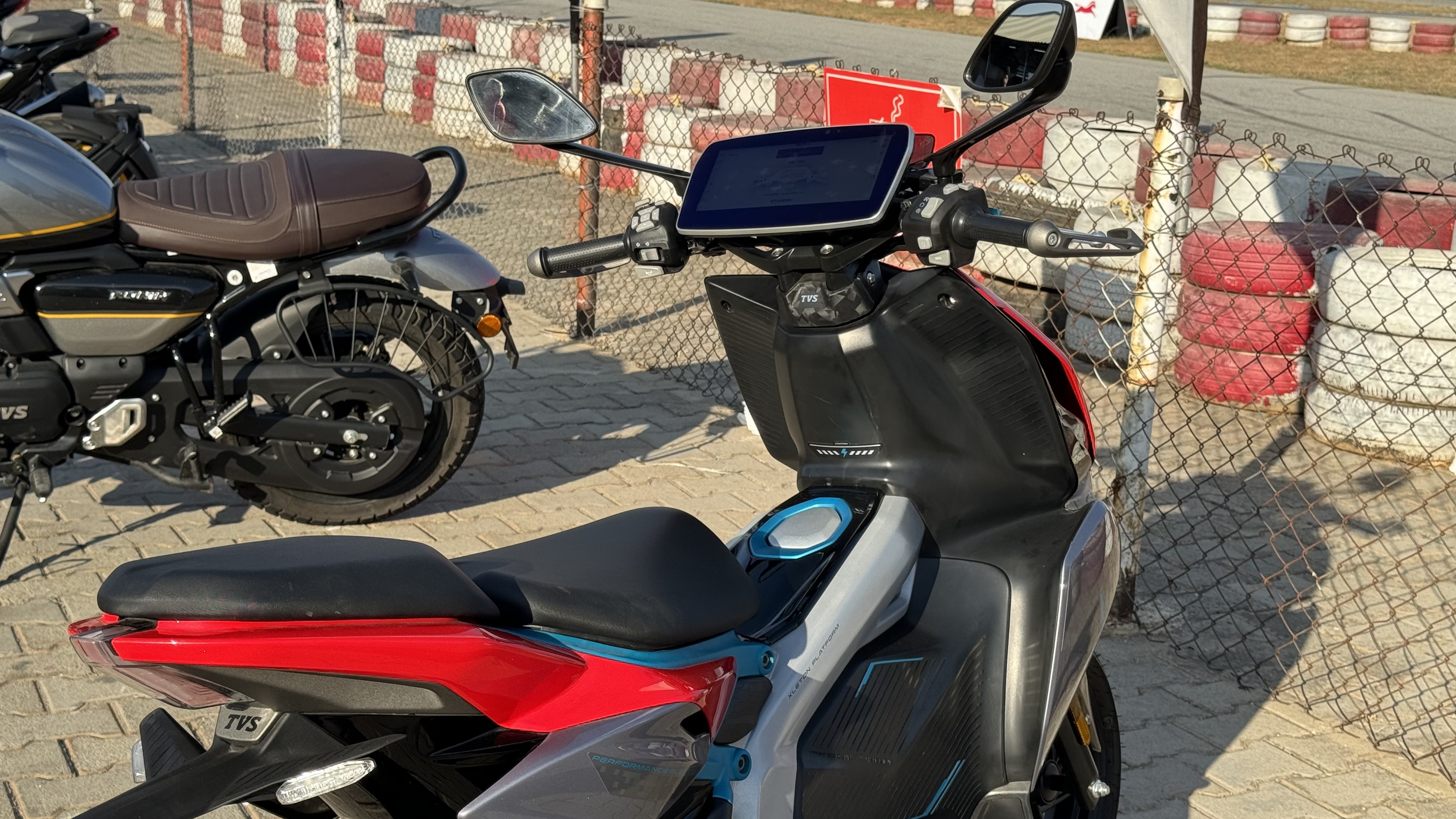 TVS X : quand le scooter électrique s'inspire de Tesla (Présentation)