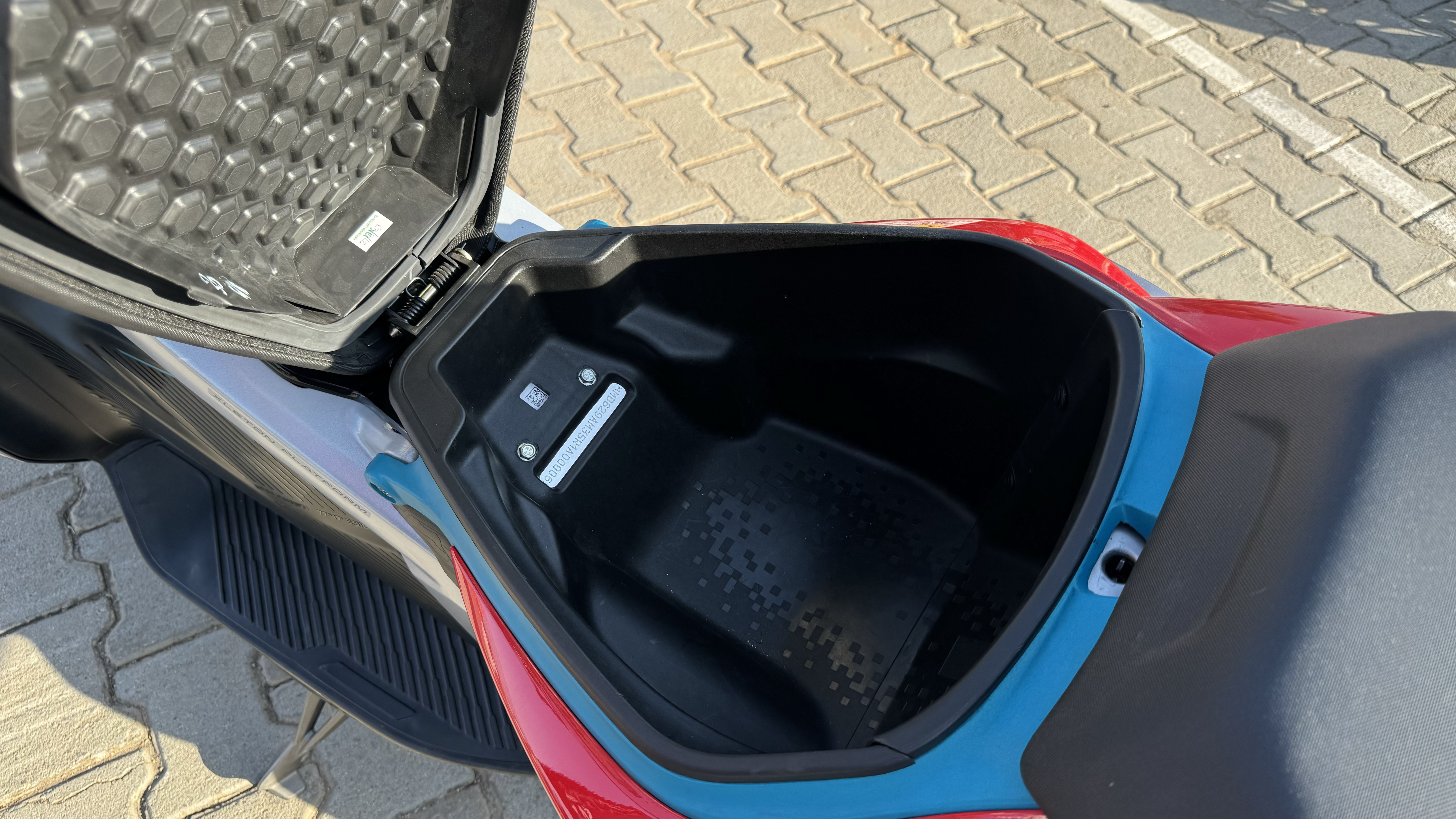 TVS X : quand le scooter électrique s'inspire de Tesla (Présentation)