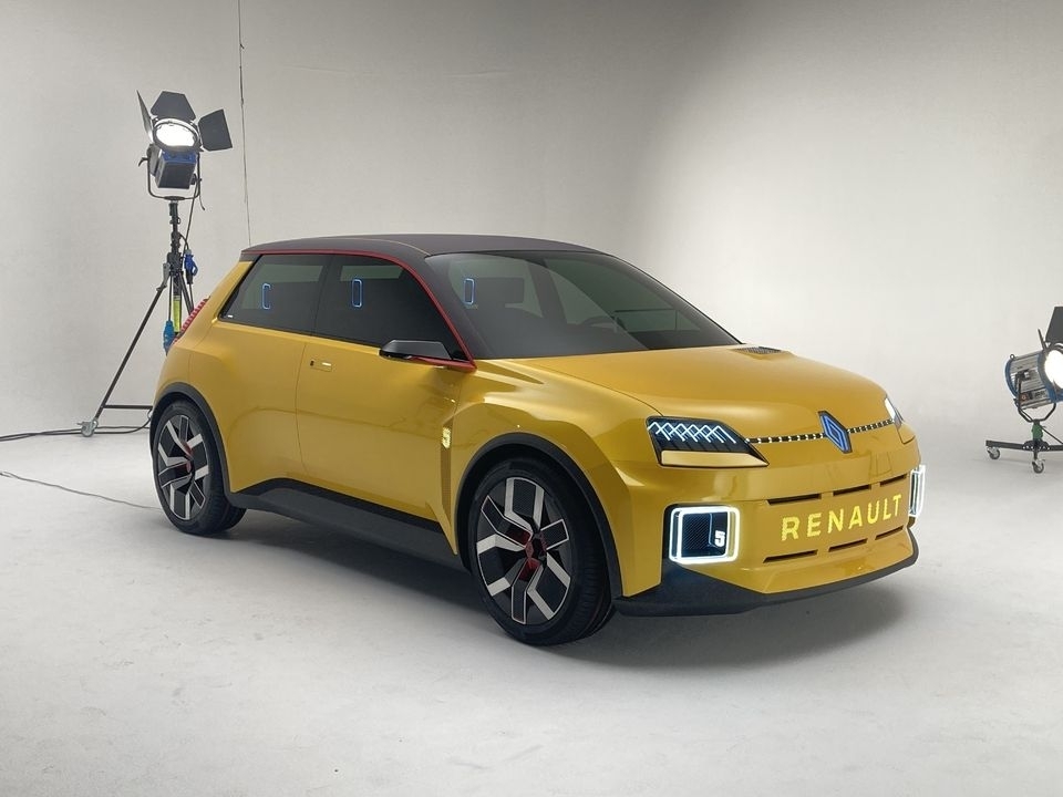 Exclusif - Voici la première photo de la R5