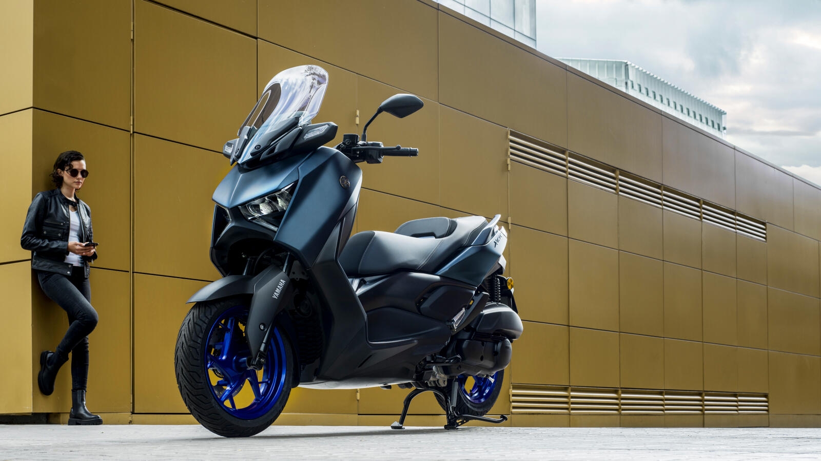Scooters Yamaha XMax : un style revu et de nouveaux écrans pour la gamme 2023