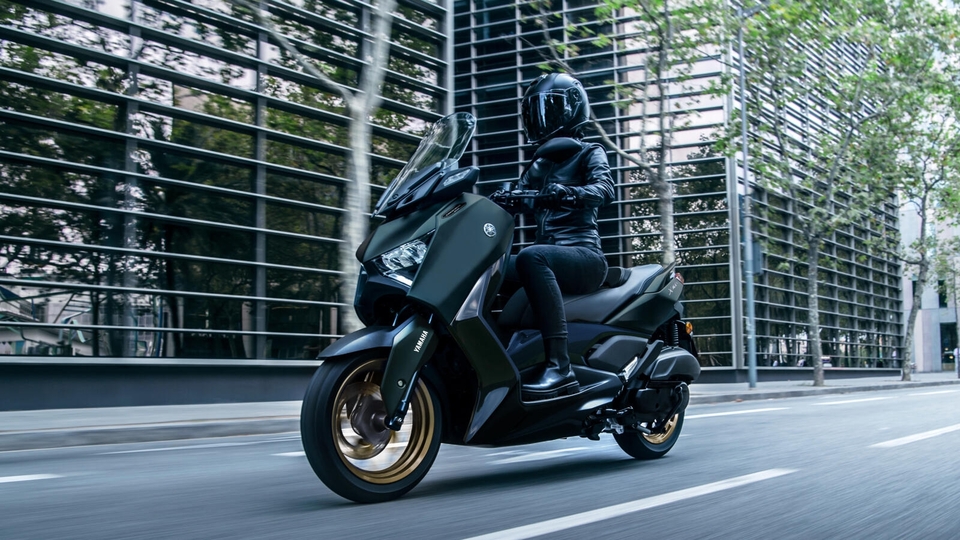 Scooters Yamaha XMax : un style revu et de nouveaux écrans pour la gamme 2023