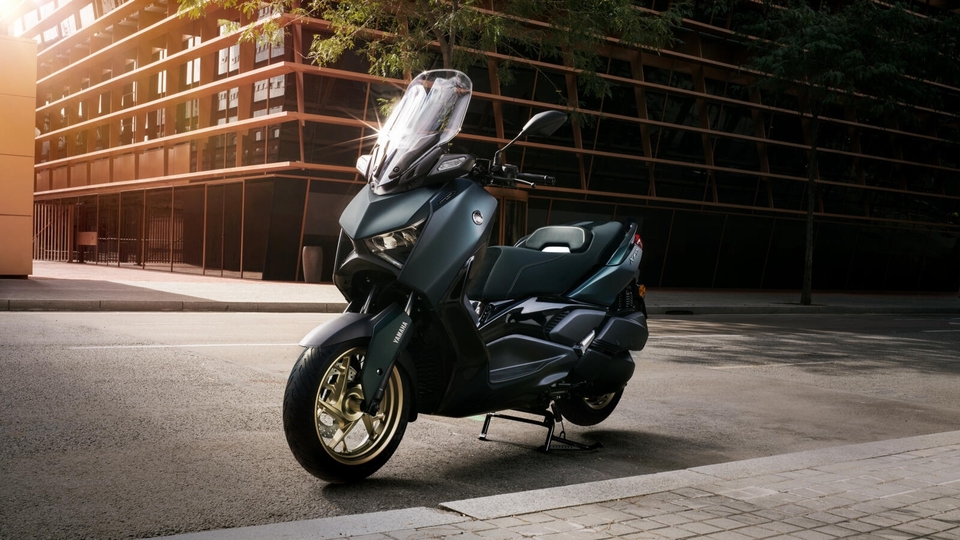 Scooters Yamaha XMax : un style revu et de nouveaux écrans pour la gamme 2023