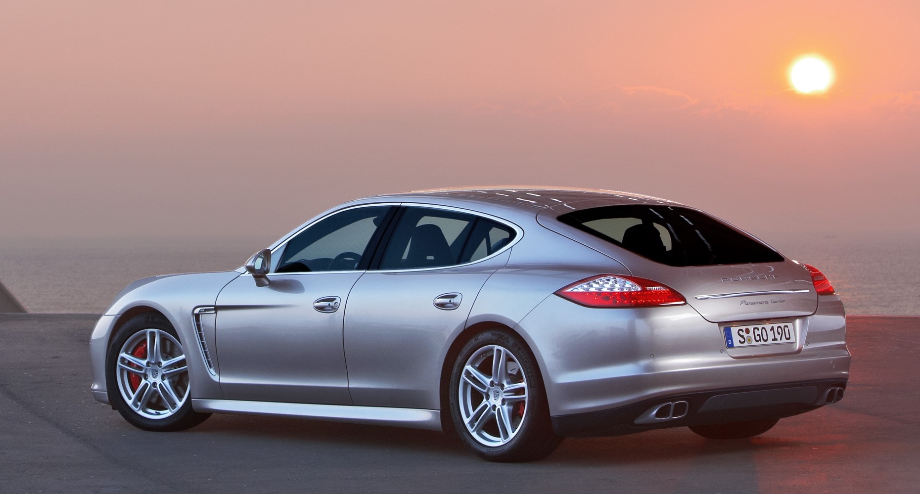 Porsche Panamera Turbo (2009 – 2016), performances de 911, confort de ...